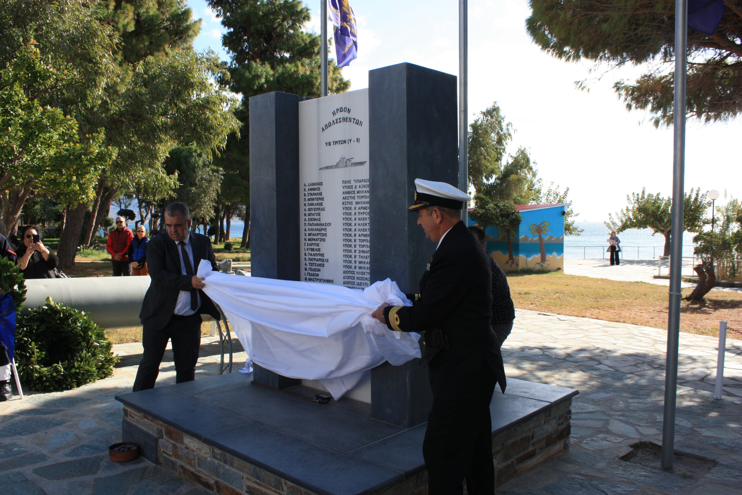 ΑΠΟΚΑΛΥΠΤΗΡΙΑ ΜΝΗΜΕΙΟΥ ΥΠΟΒΡΥΧΙΟΥ ΤΡΙΤΩΝ (Υ-5) - xifias-sasmyn